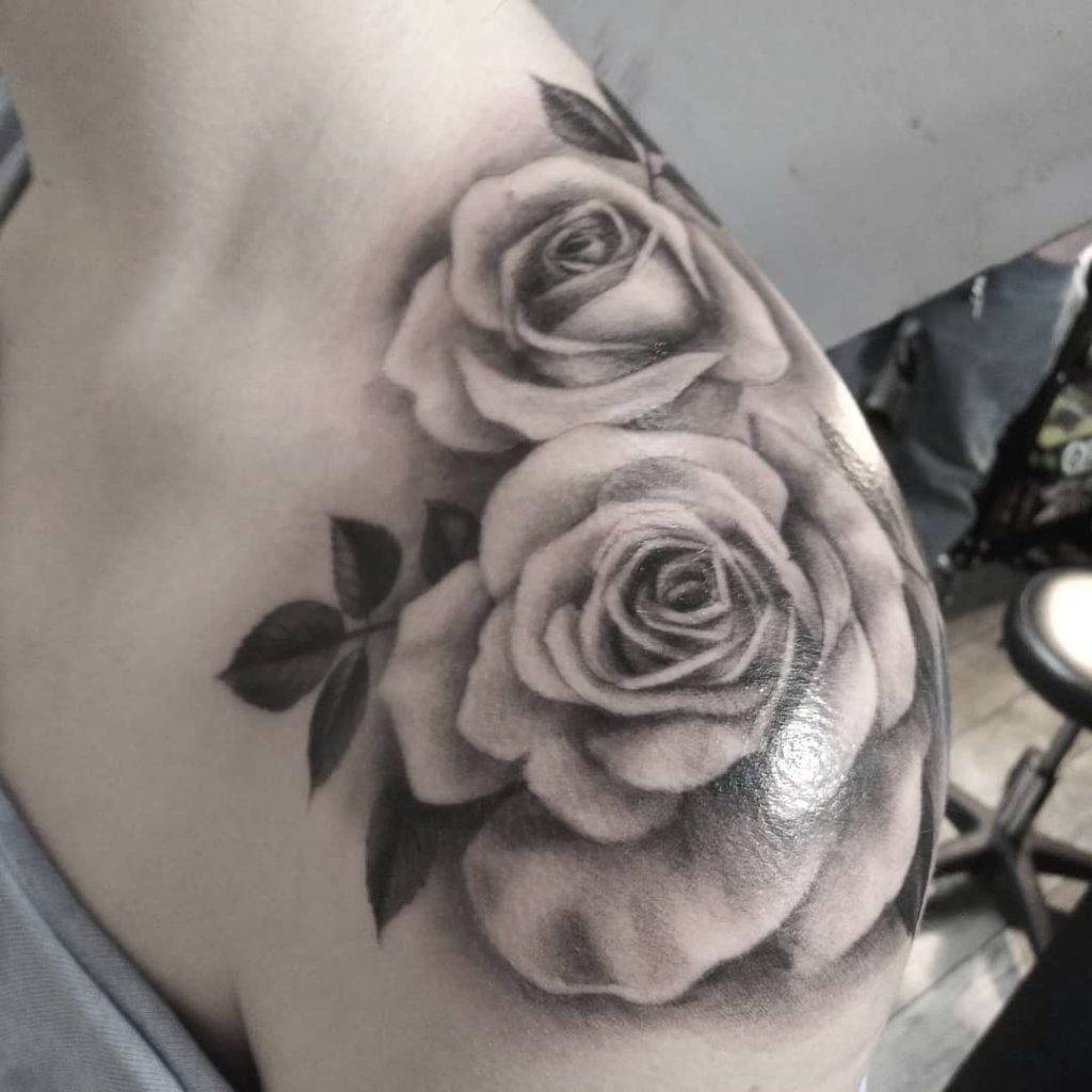 [UPDATED] 40 Rose Shoulder Tattoo Ideas
